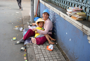 Ofer Agid - People At Work | LensCulture