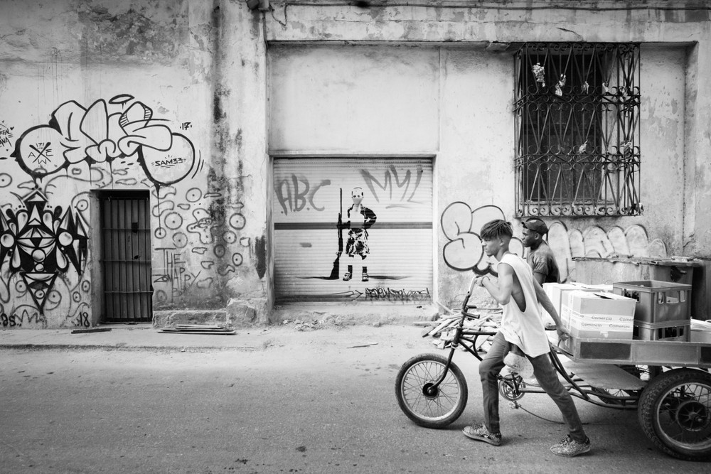 Robert Haff - The Streets of Hanava | LensCulture