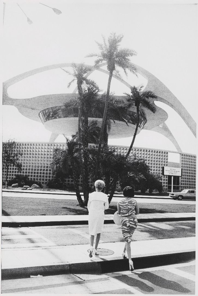 Garry Winogrand - Garry Winogrand: Book Review | LensCulture