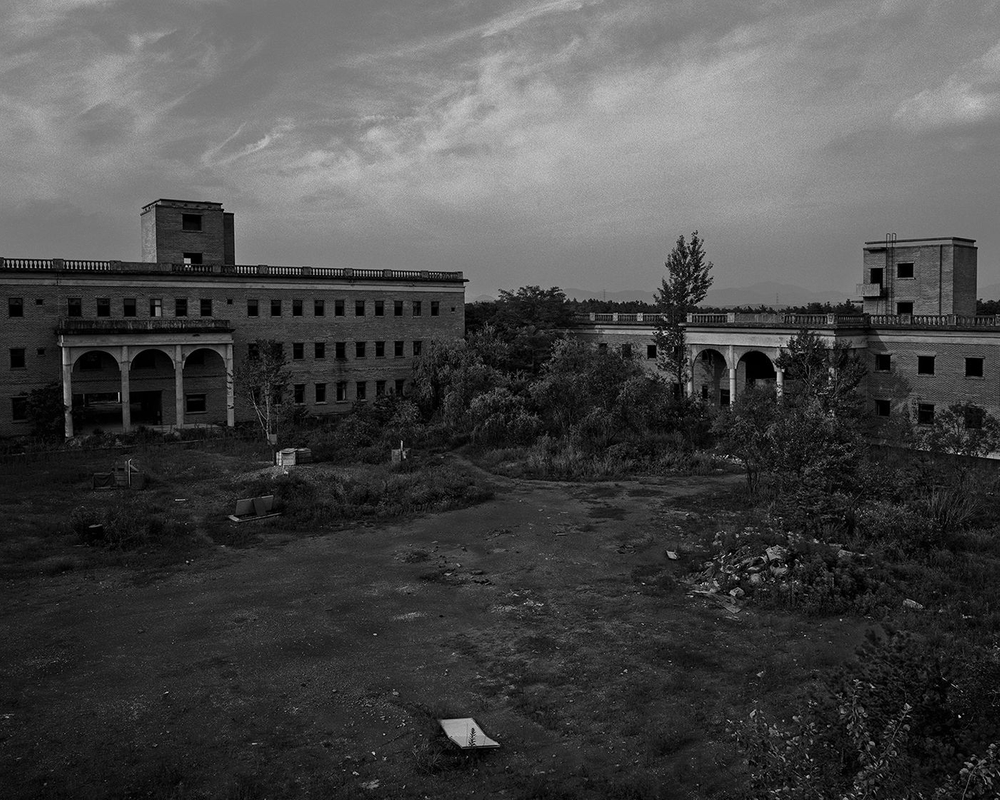 Gunyoung Lee - The white shaded backyard | LensCulture
