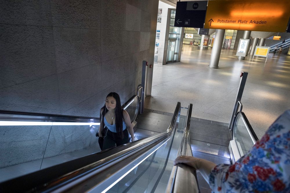 Neil McNaught - Streetwork | LensCulture