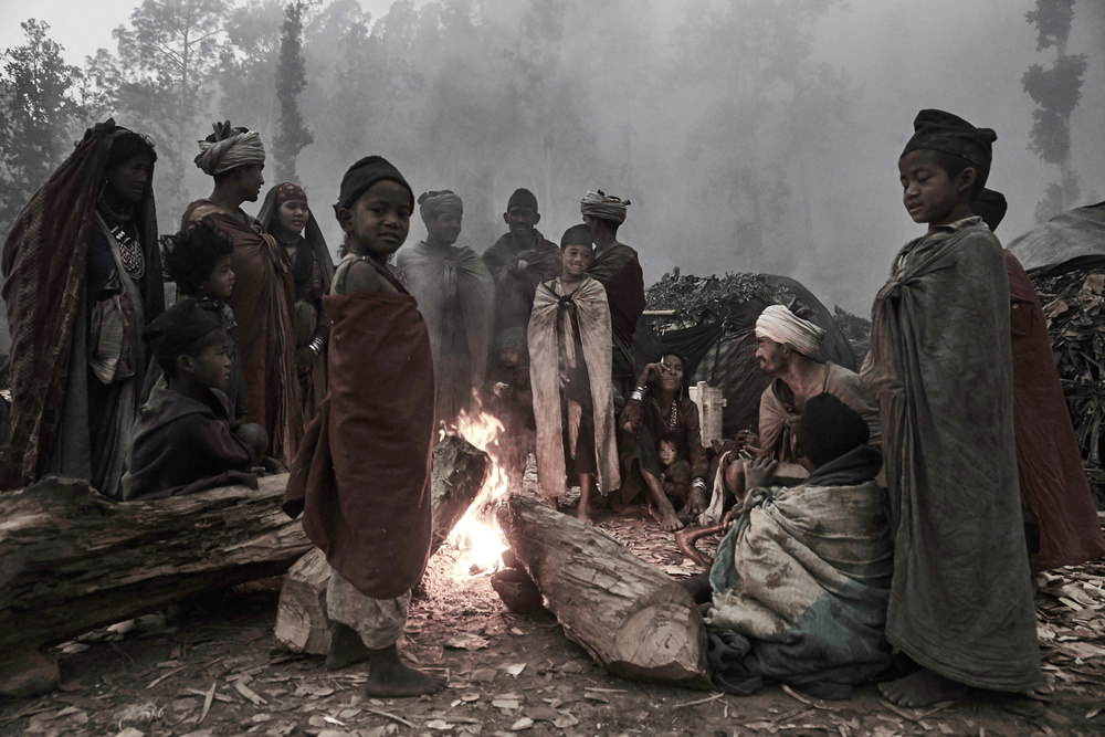 Jan Møller Hansen - The Last Hunters and Gatherers of the Himalayas ...