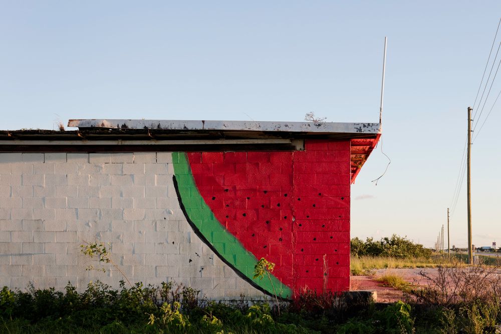 jonathan traviesa - Sad Tropics | LensCulture