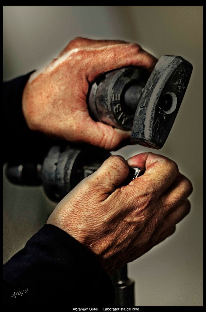 Daniel Chito Rios - Manos Mexicanas (Mexican Hands) | LensCulture