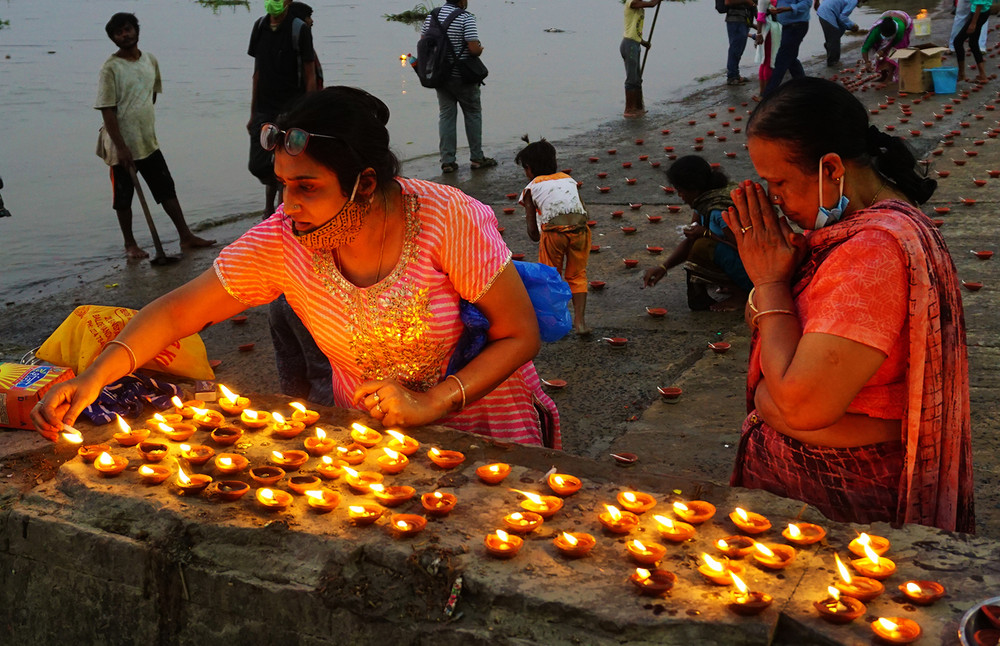Dipanjan Chakraborty - Dev Deepawali | LensCulture