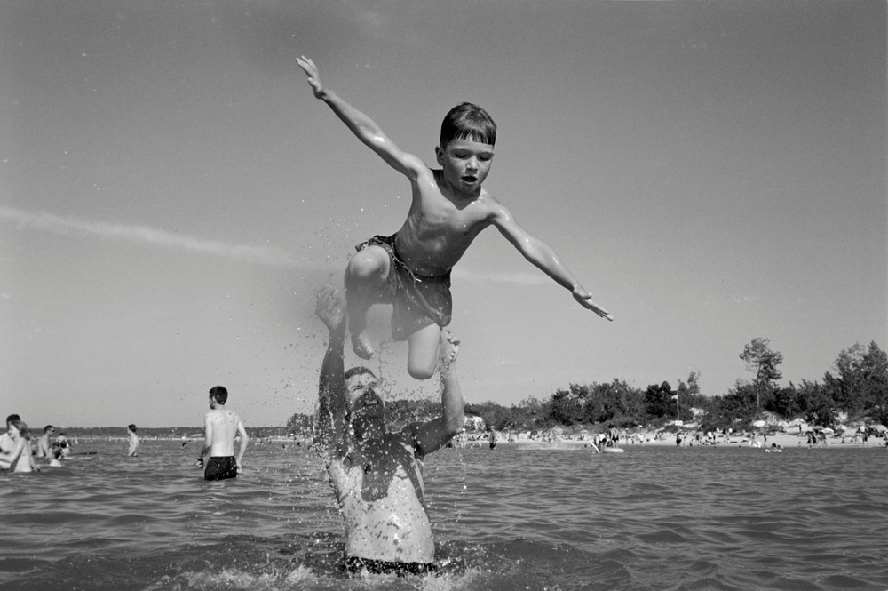 Robert Tinker - A Day at the Beach | LensCulture