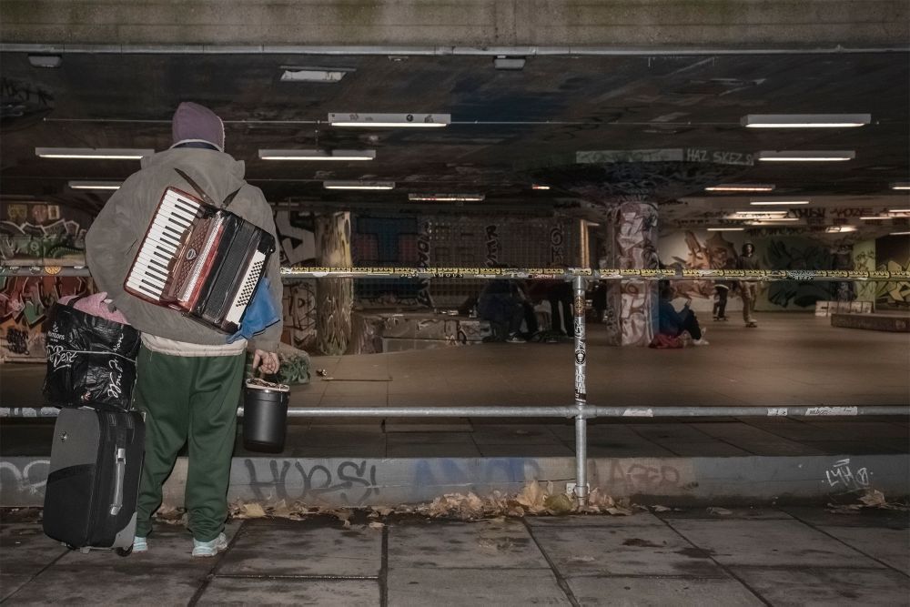 Tom Wayman - Streets of the Globe | LensCulture