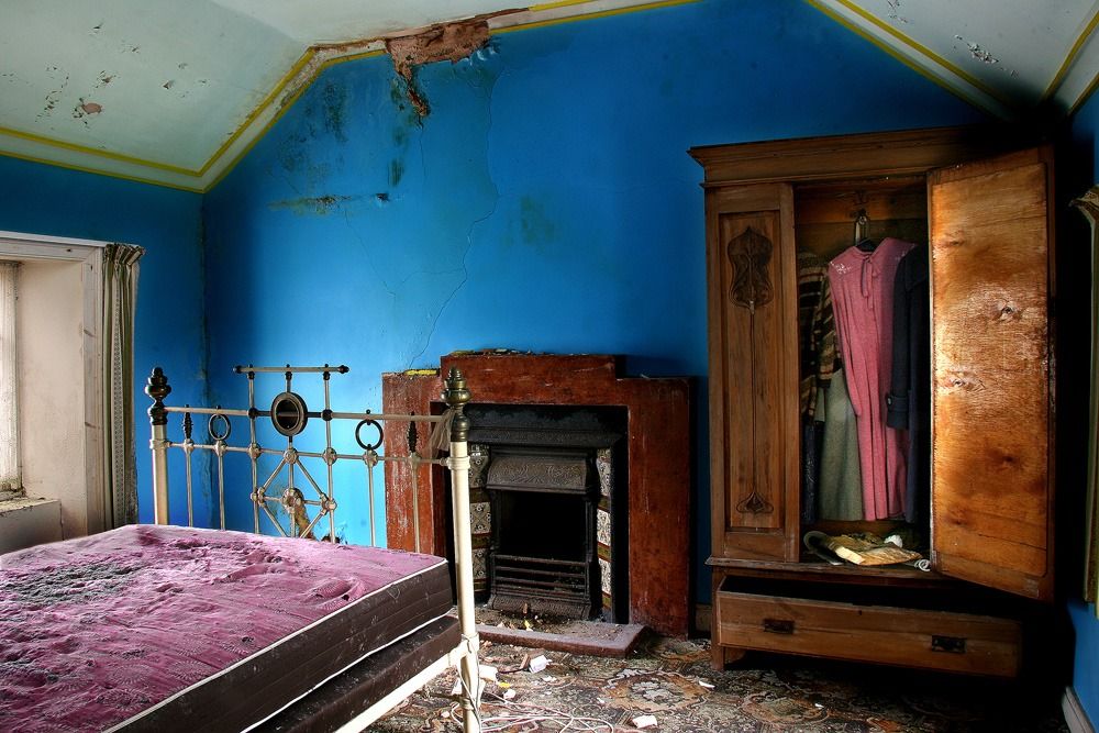 David Creedon - Ghosts of the Faithful Departed | LensCulture