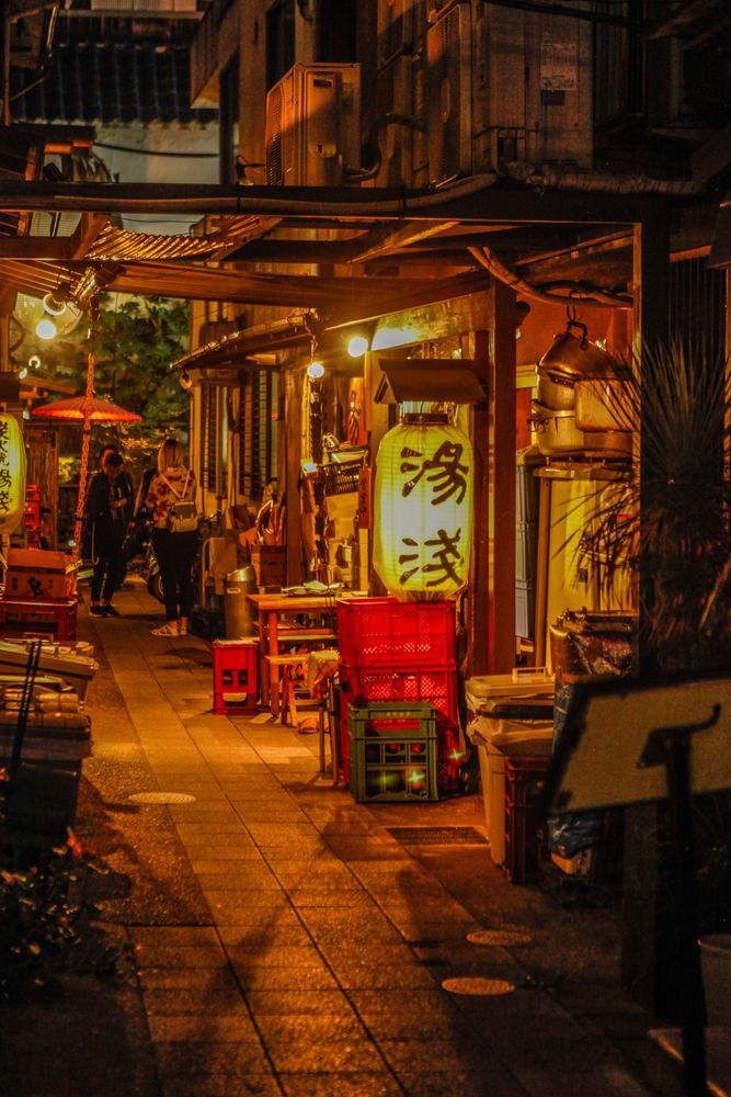 Raquel Maia - Tokyo small streets | LensCulture