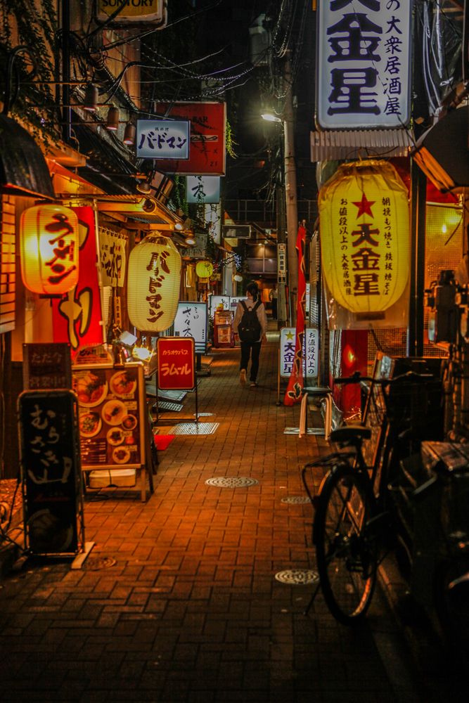 Raquel Maia - Tokyo small streets | LensCulture