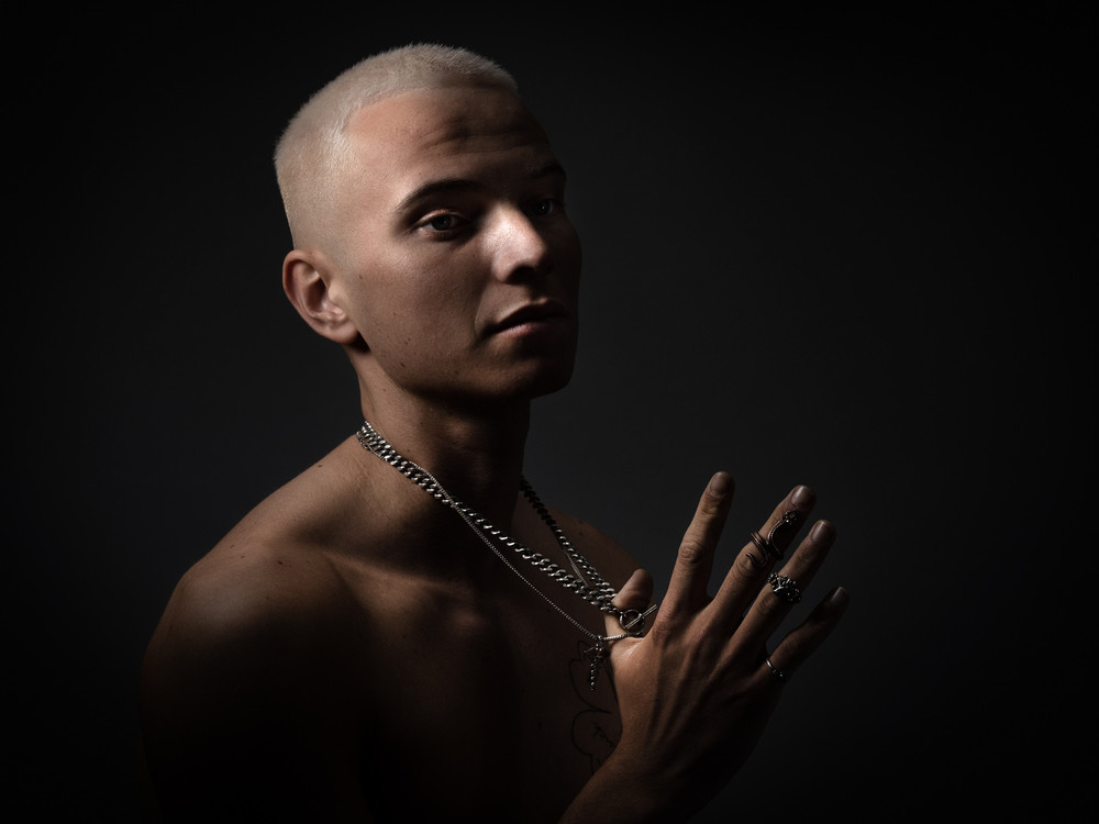 Christian Buck - look at me | LensCulture