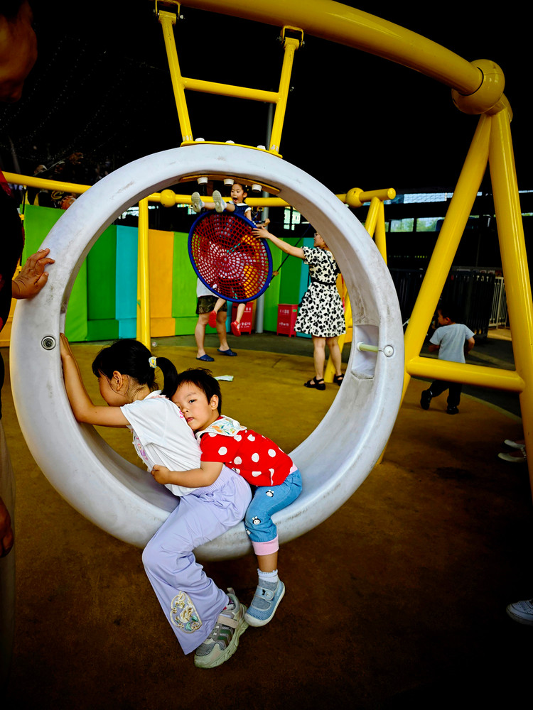 ming he - A leisure destination in the city | LensCulture