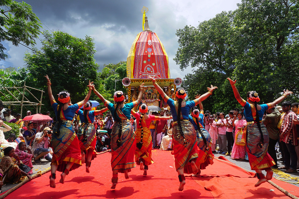 Dipanjan Chakraborty - Kolkata Rath Yatra | LensCulture