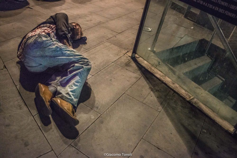 Giacomo Tonoli - -People with shut eyes- | LensCulture