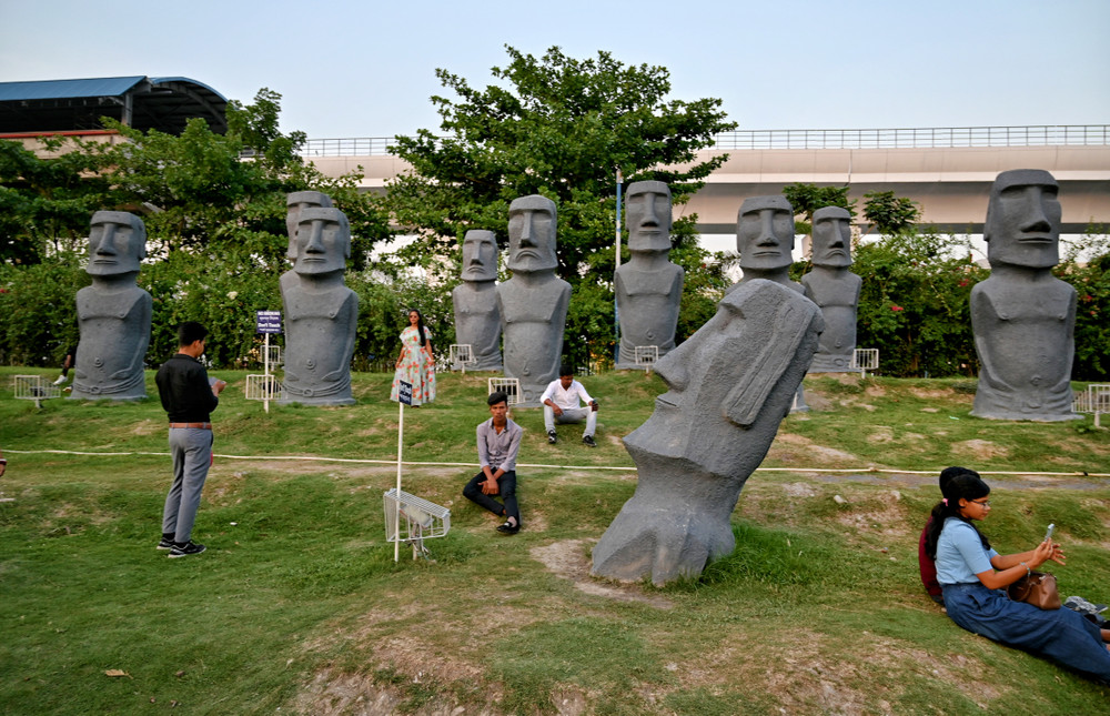 Suvam Saha - Street photography | LensCulture