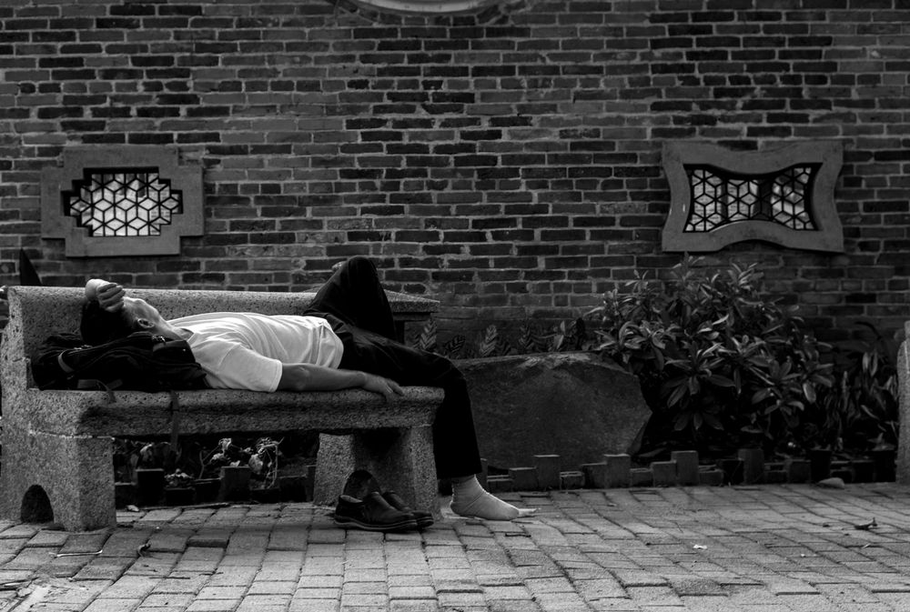 Ivan Fung - Hong Kong: Sleeping in the Crowd | LensCulture