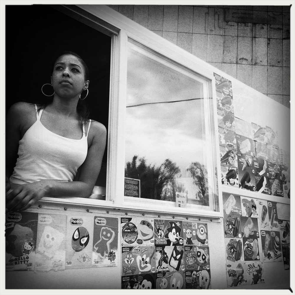 Lee Atwell - Women on the Street | LensCulture