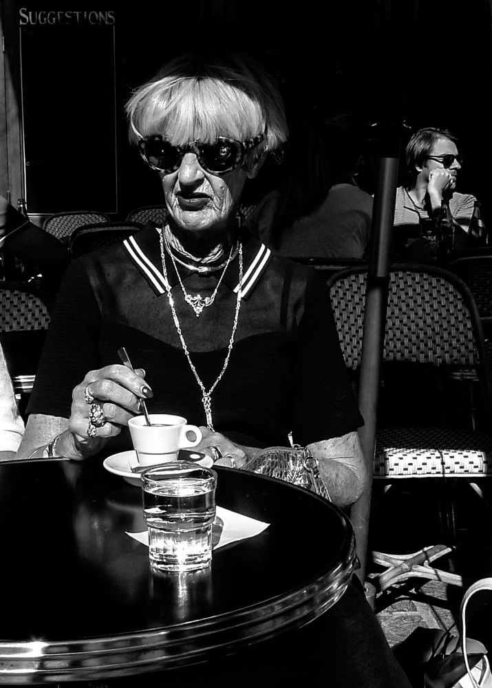 Giorgos Dermentzis - Street portraits of an urban Paris | LensCulture