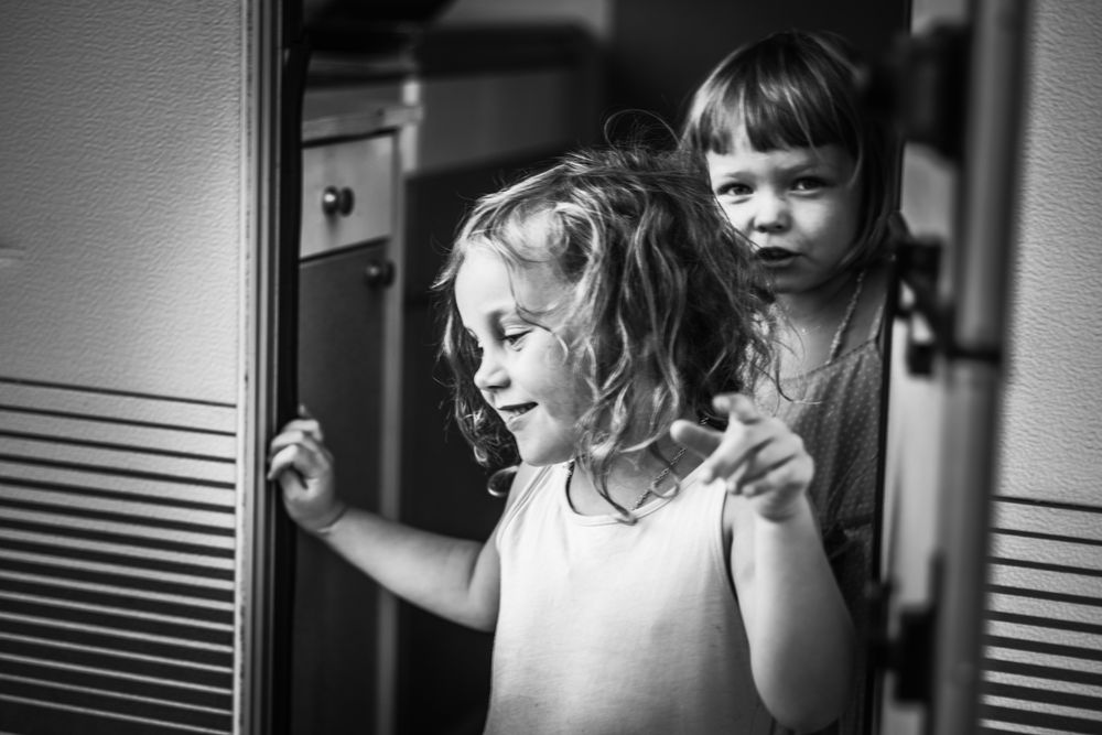 Arunas Gricius - Trailer Girls | LensCulture