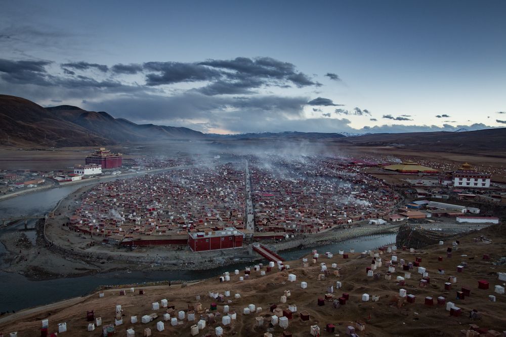Jørgen Johanson - The Yarchen Gar Monastery | LensCulture