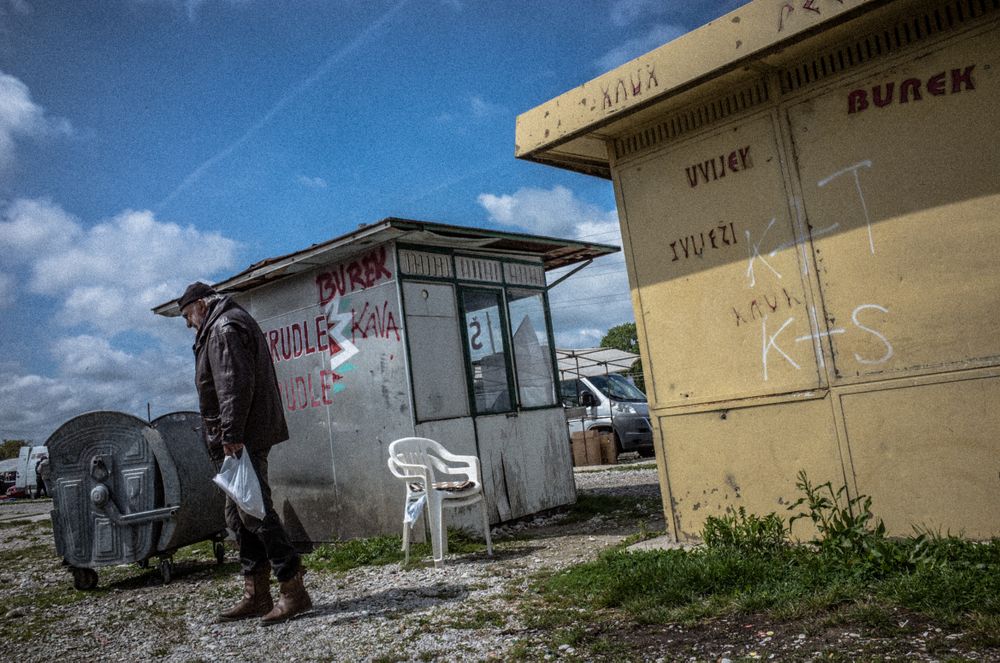 Peter Matus - Flea market | LensCulture