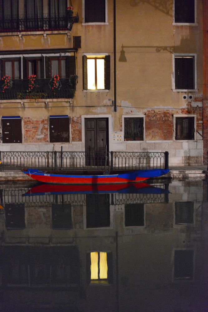 Massimo De Gennaro - LIGHTS IN VENICE | LensCulture