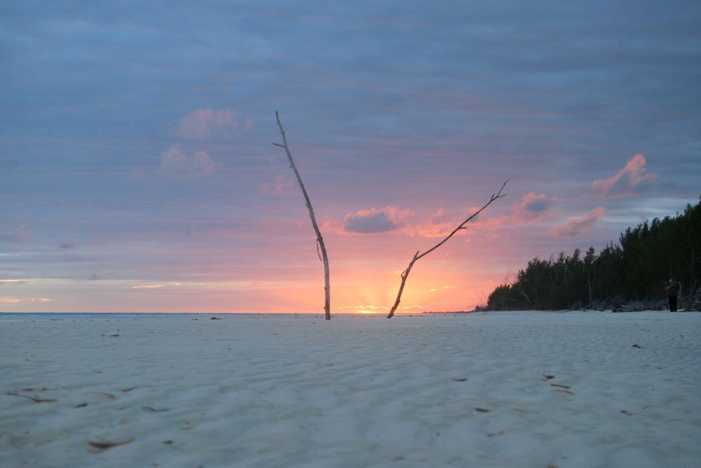 Peter Tawil - Chasing Sunsets | LensCulture