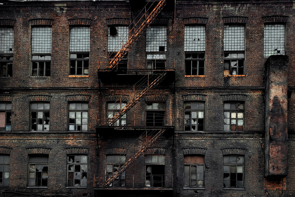 Saint Petersburg, unconspicuous. Red Triangle factory. - LensCulture