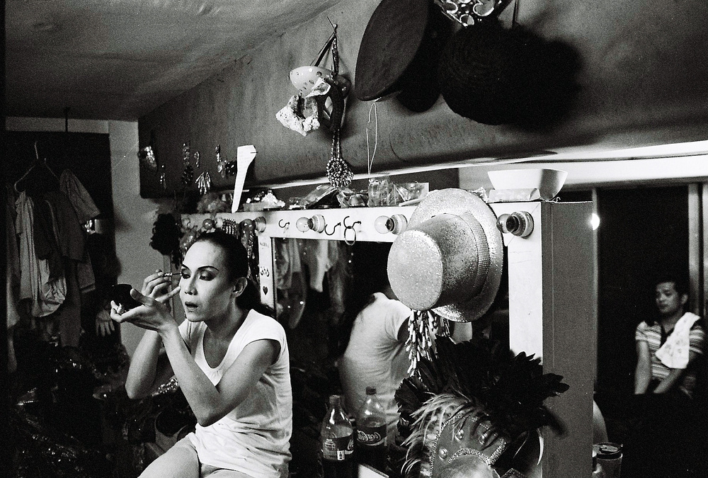 Erick Cusi - Club Muah: Behind The Stage | LensCulture