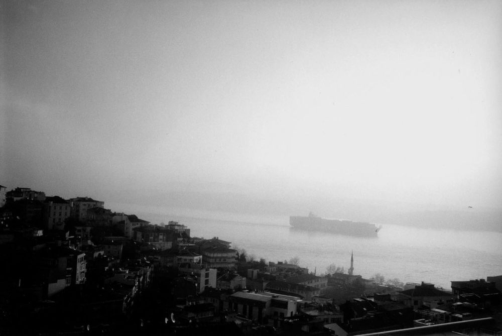 Gerald Assouline - The ESPERAR project, from port to port | LensCulture