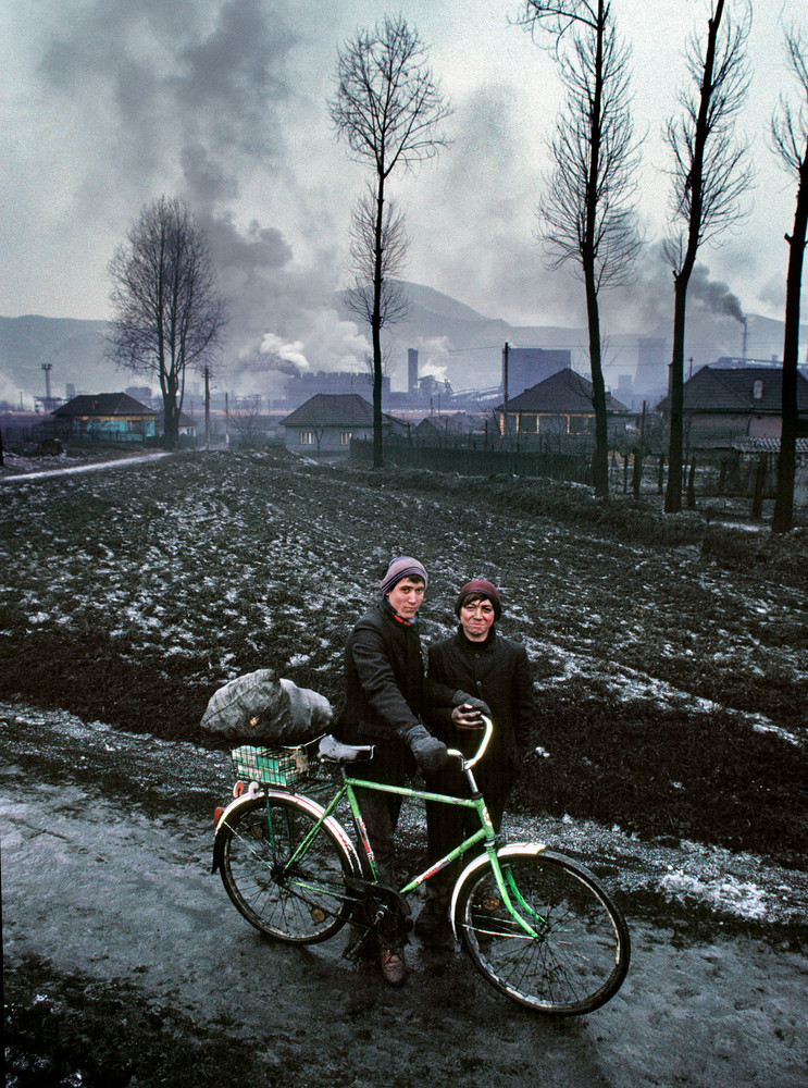 Barry Lewis - Ceaucescu’s Legacy Copsa Mica, Romania 1989 | LensCulture