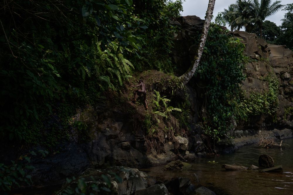 Rui Santos - Terra-Maçã (Earth's Apple) | LensCulture
