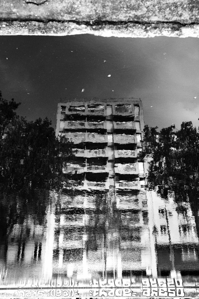 Frédéric Torressan - FAUX SEMBLANT (Walking arround) | LensCulture