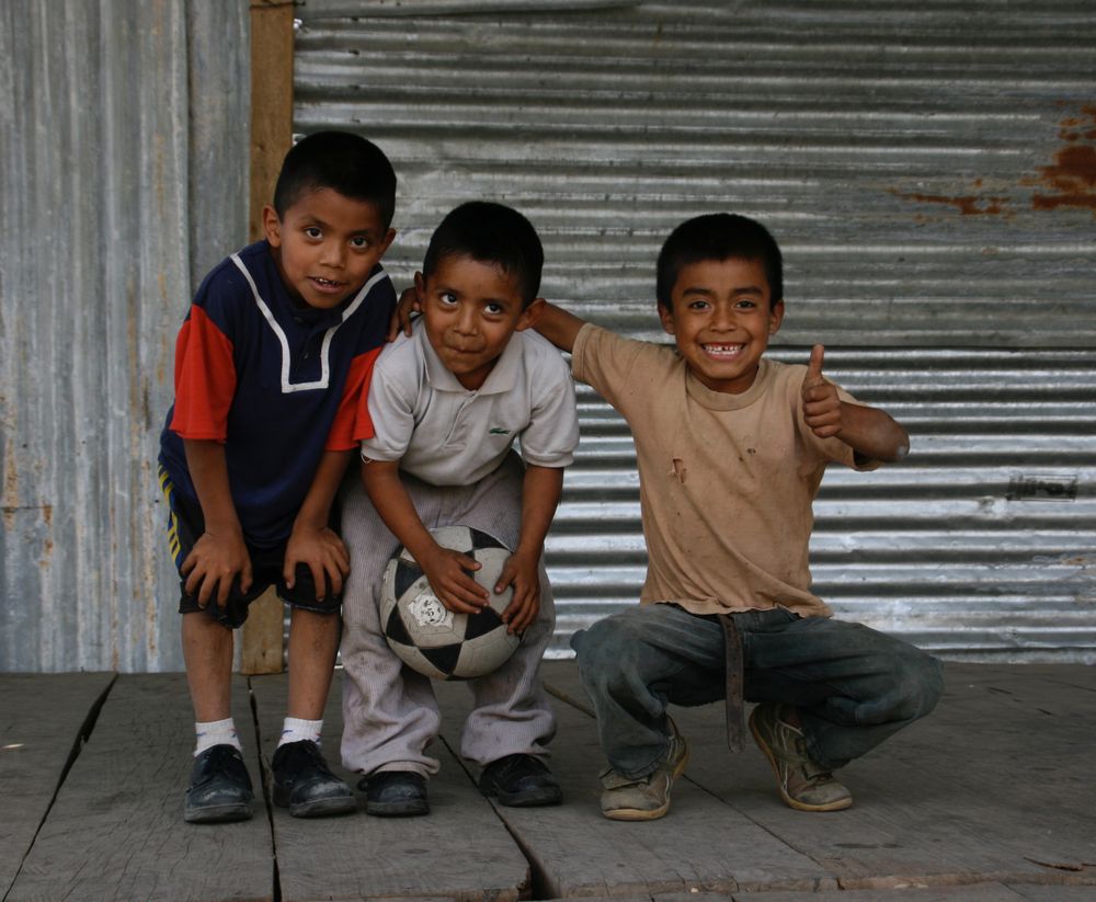 Robert Melik Finkle - Outdoor town life in poor countries. | LensCulture