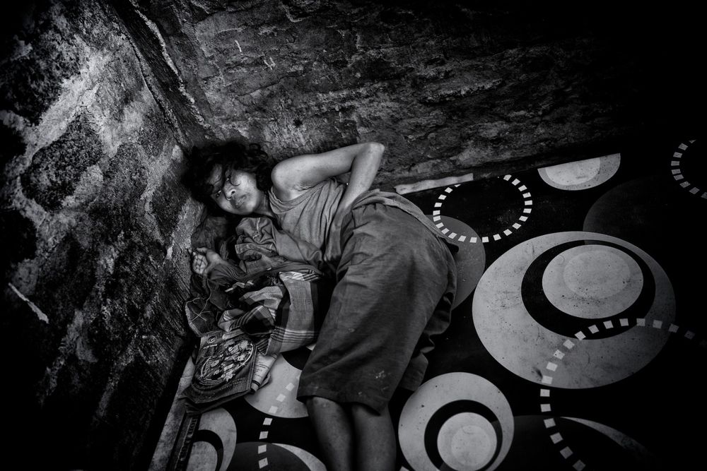 Caged Humans in Bali - Photographs and text by Ingetje Tadros | LensCulture