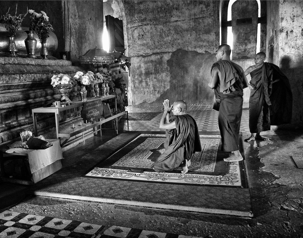 Larry Crook - Some People I Met in Asia | LensCulture