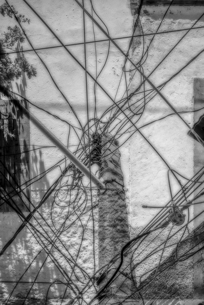 Larry Chait - Walls and Wires | LensCulture