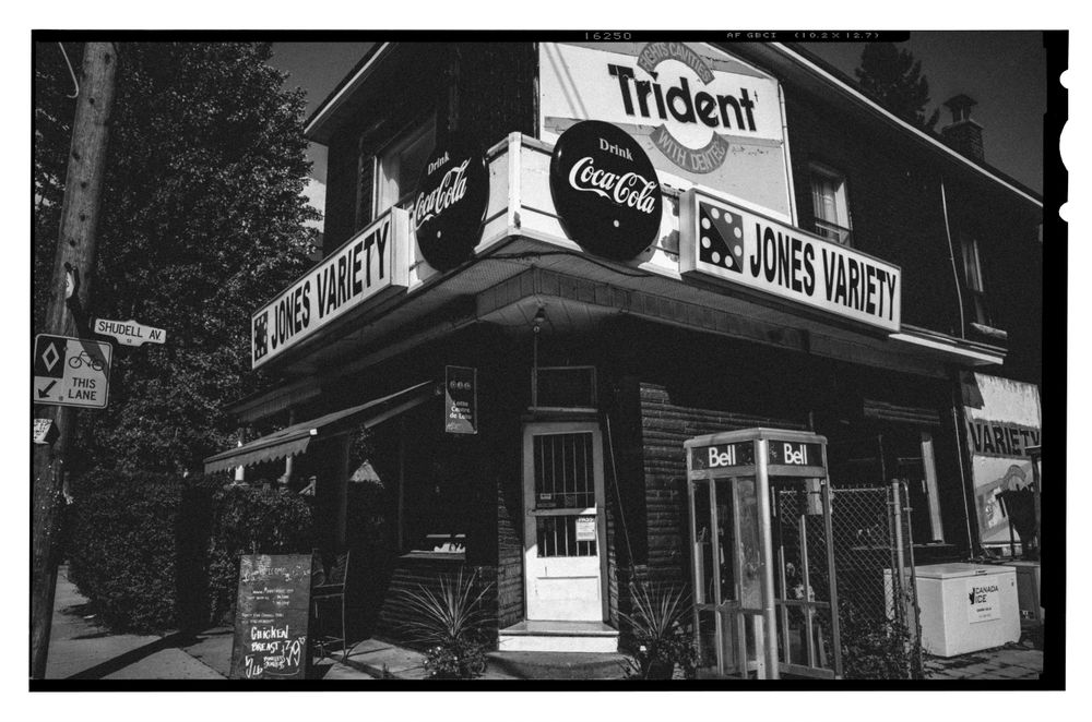 michael manza - Neighbourhood stores and their impact! | LensCulture