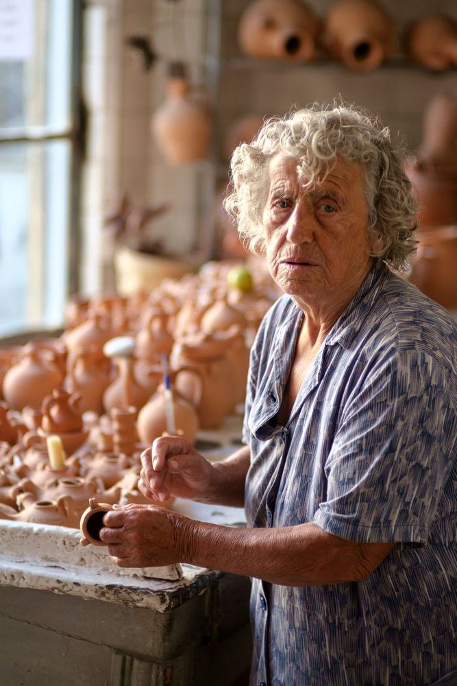 Maria sells pots - LensCulture