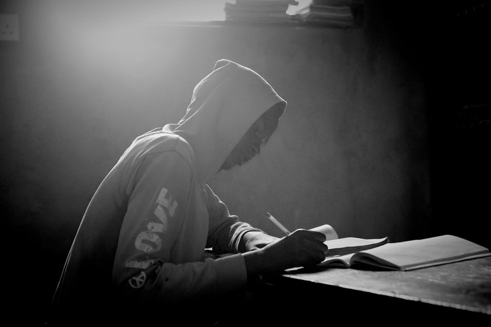 Naoto Oi - Study in the Dark | LensCulture