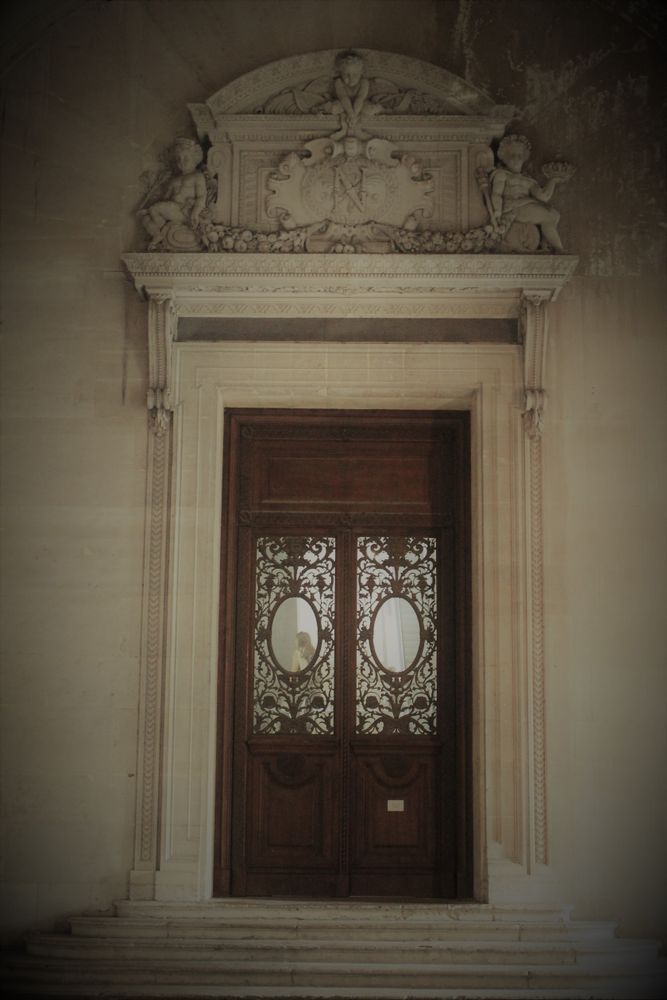 Neesha Khan - The Doors of Paris | LensCulture