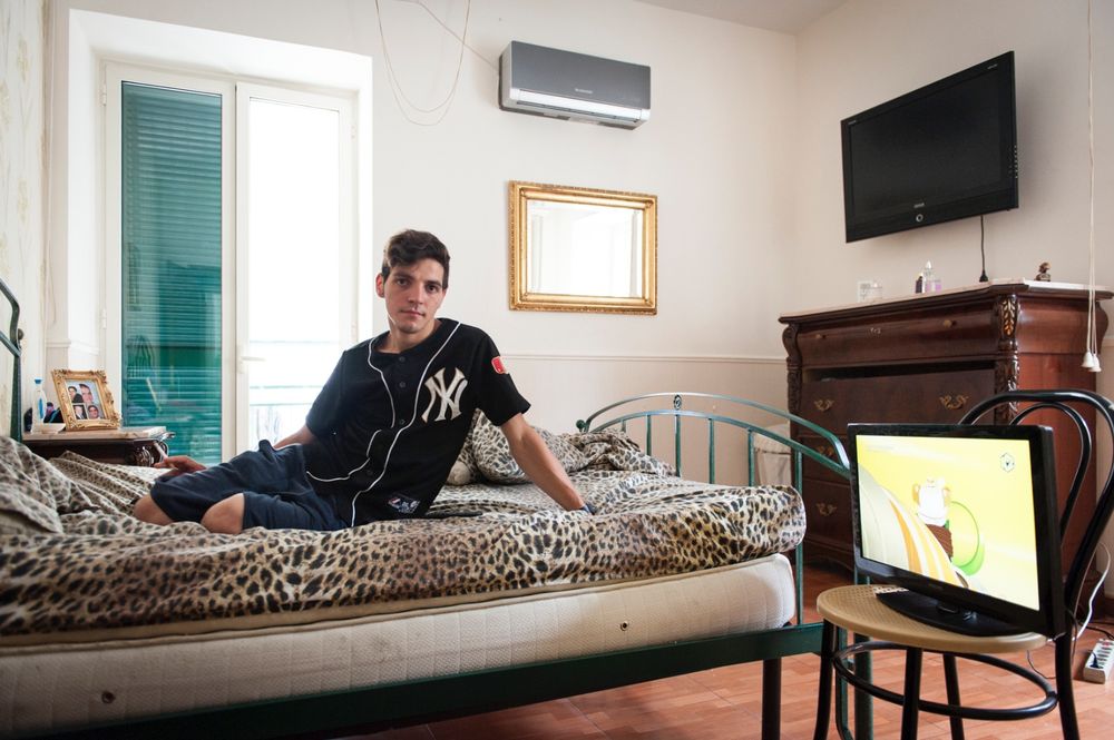 Emanuela Colombo - Quartieri Spagnoli | LensCulture