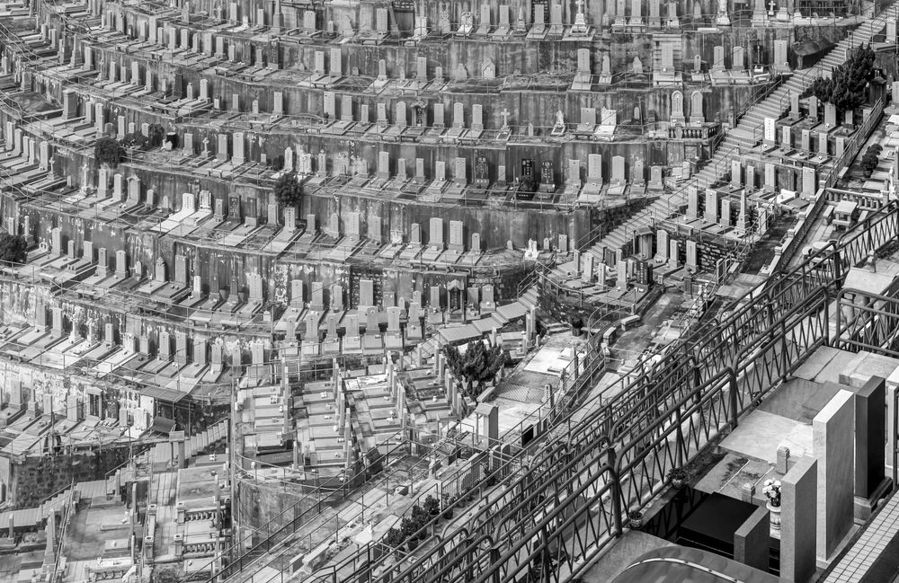 Alfred Leung - Life and death in a city | LensCulture