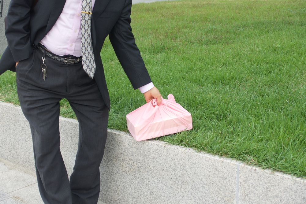 Ann Lee - People Carrying Things | LensCulture