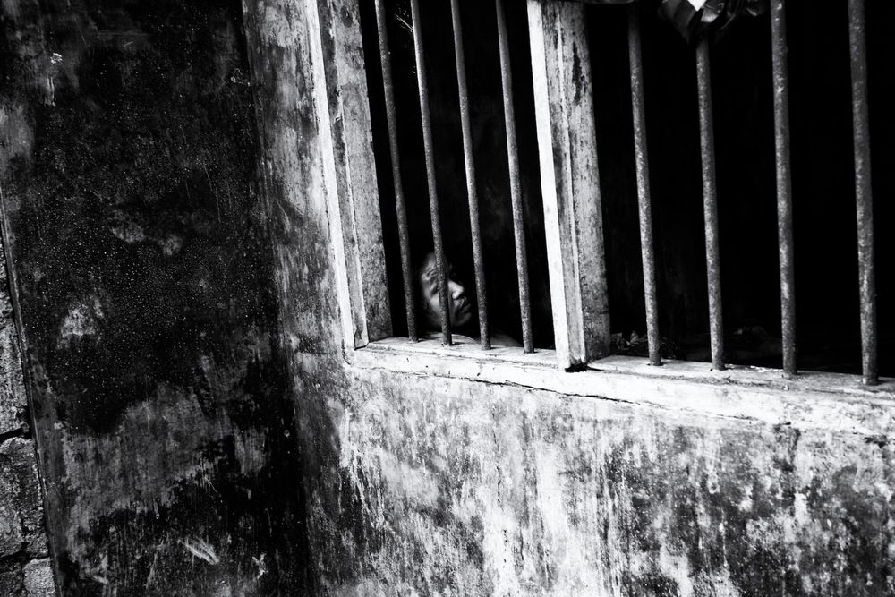 Ingetje Tadros - Caged Humans in Bali | LensCulture