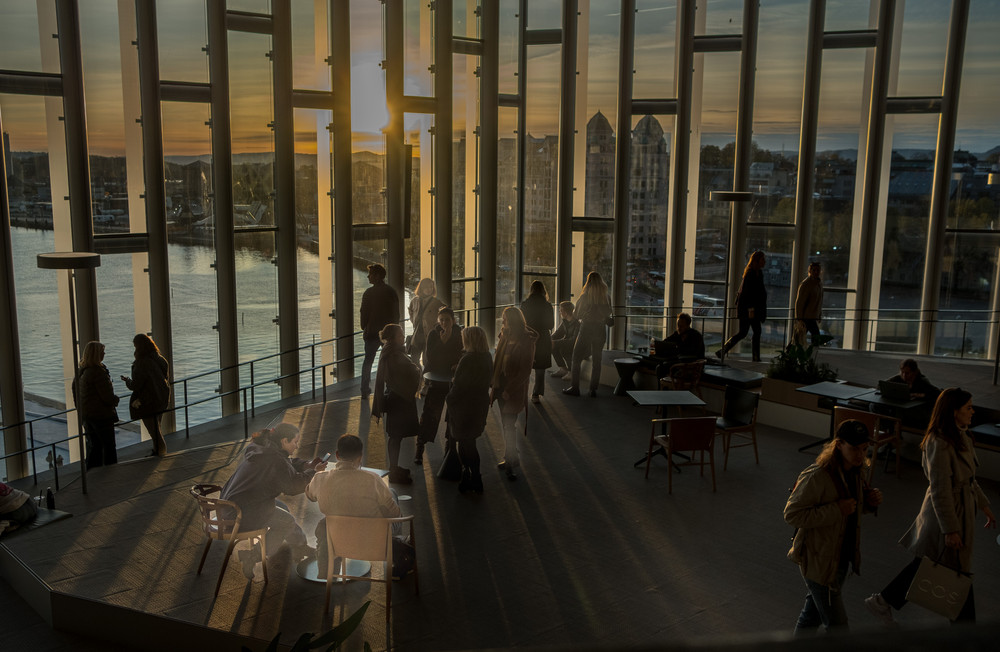 Inger Anne heldal - People in disconnected places and streets ...