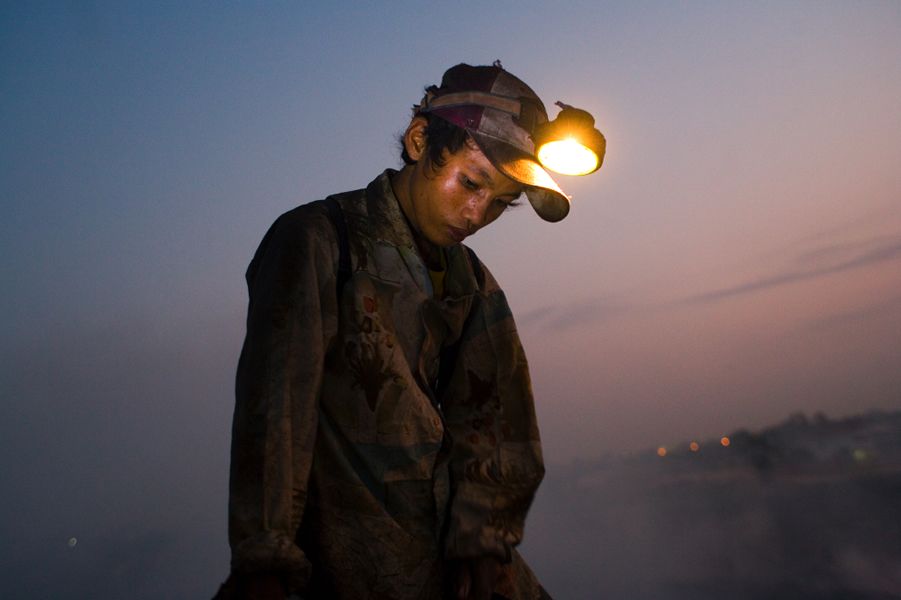 Nigel Dickinson - Smokey Mountain, Cambodia | LensCulture