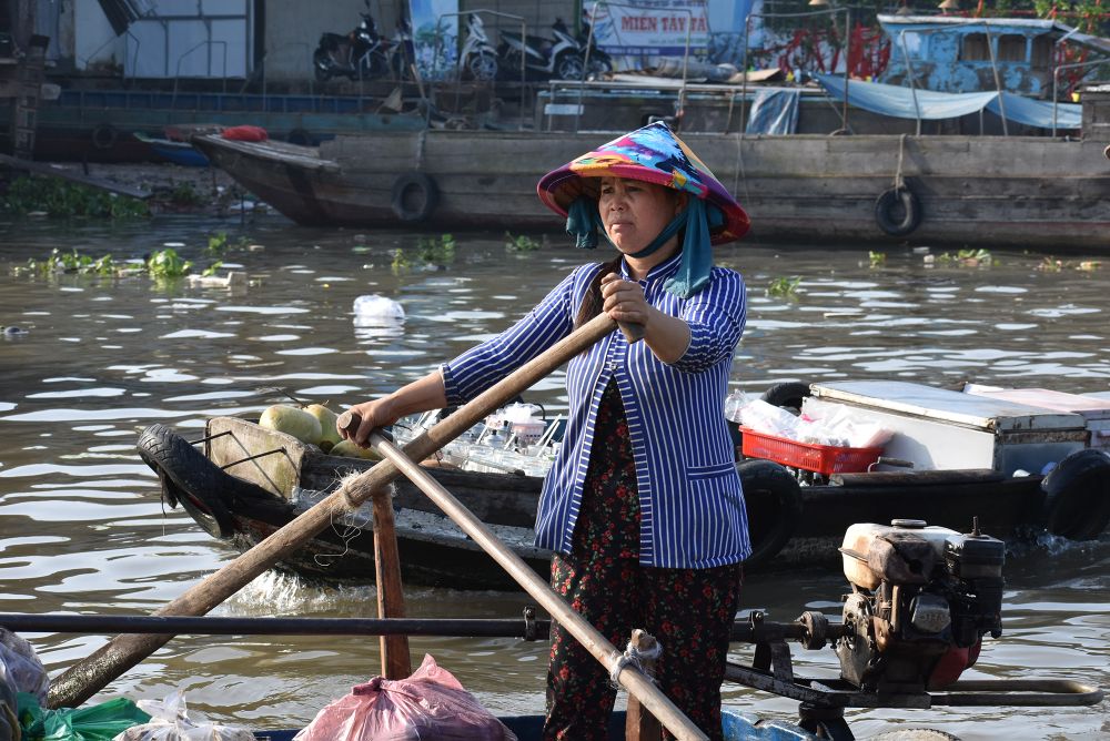 robert linsky - street life on the river | LensCulture