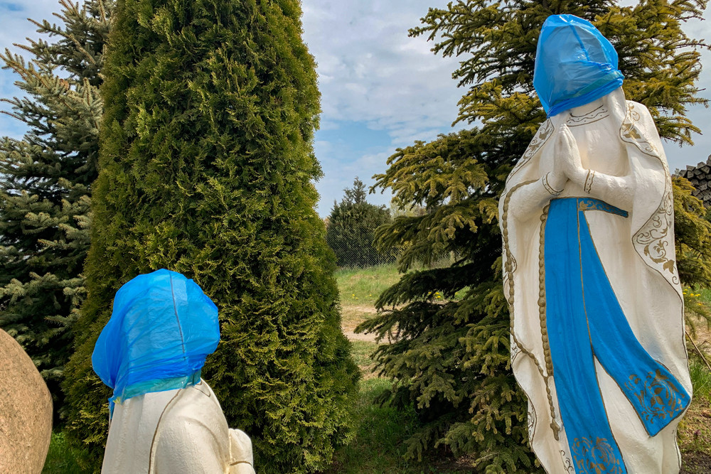 szymon lewinski - The best vaccine we have | LensCulture