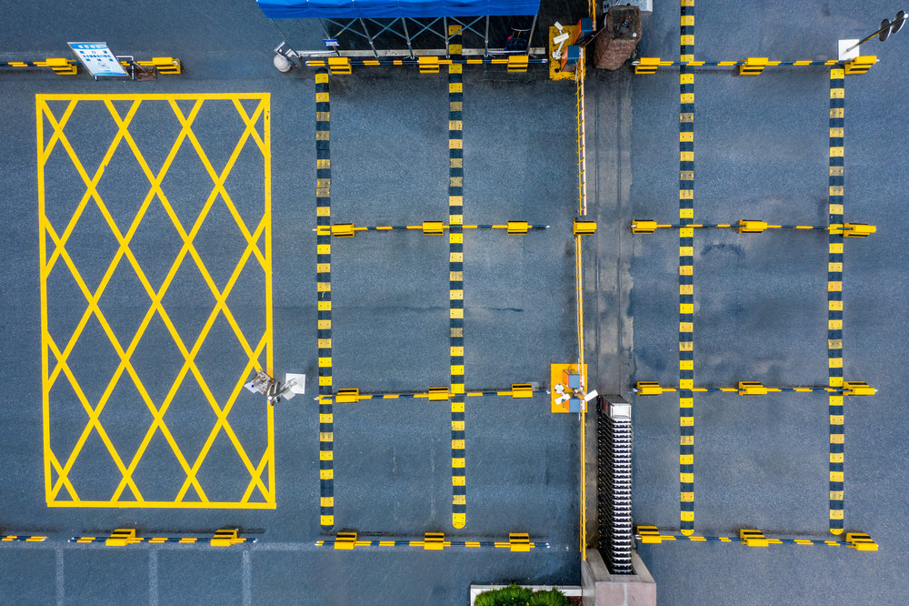 Bingren JIn - The landscape of school gate | LensCulture